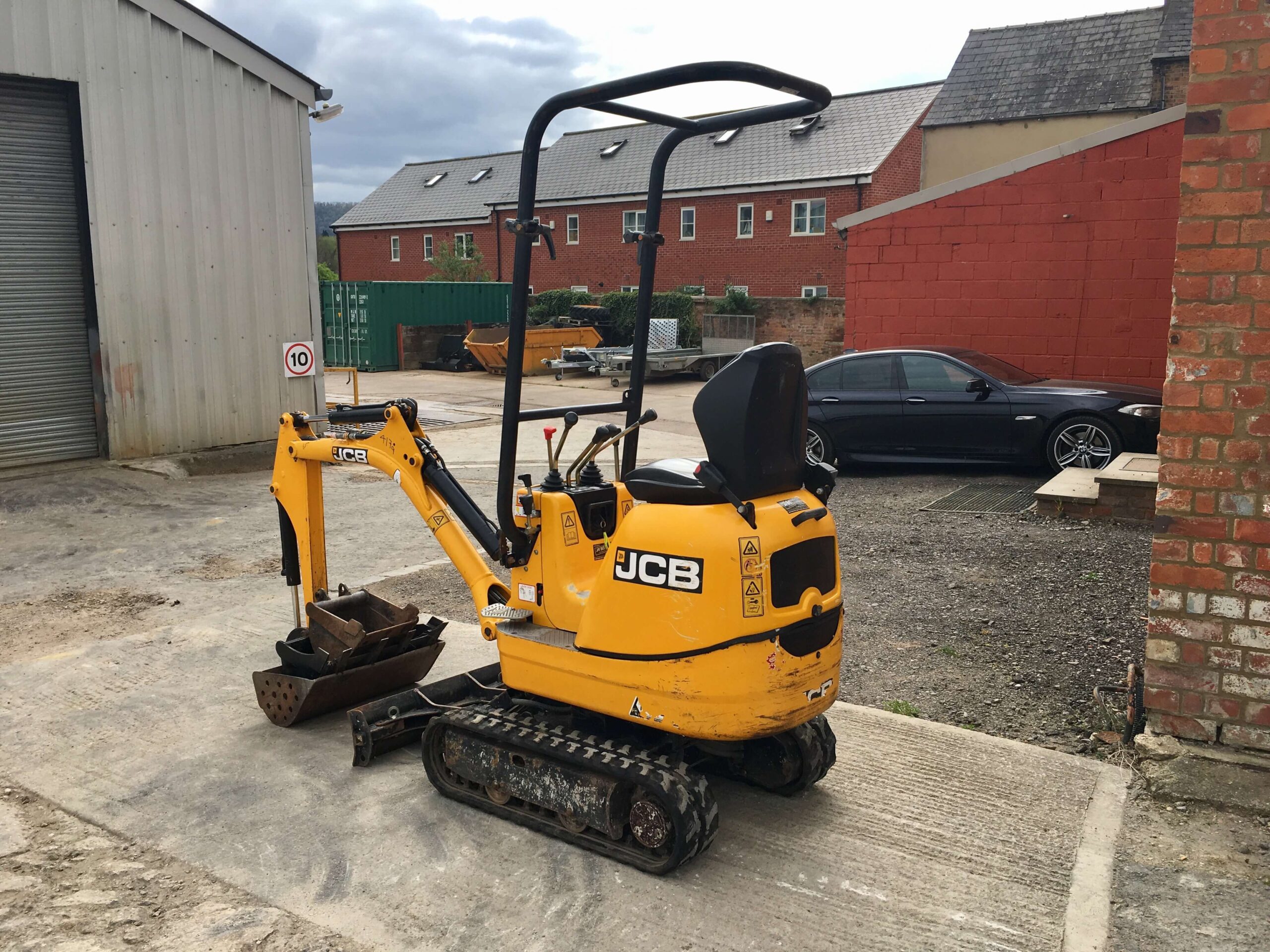 What Are the Benefits of Micro and Mini Diggers? - Jay Bee Plant Sales