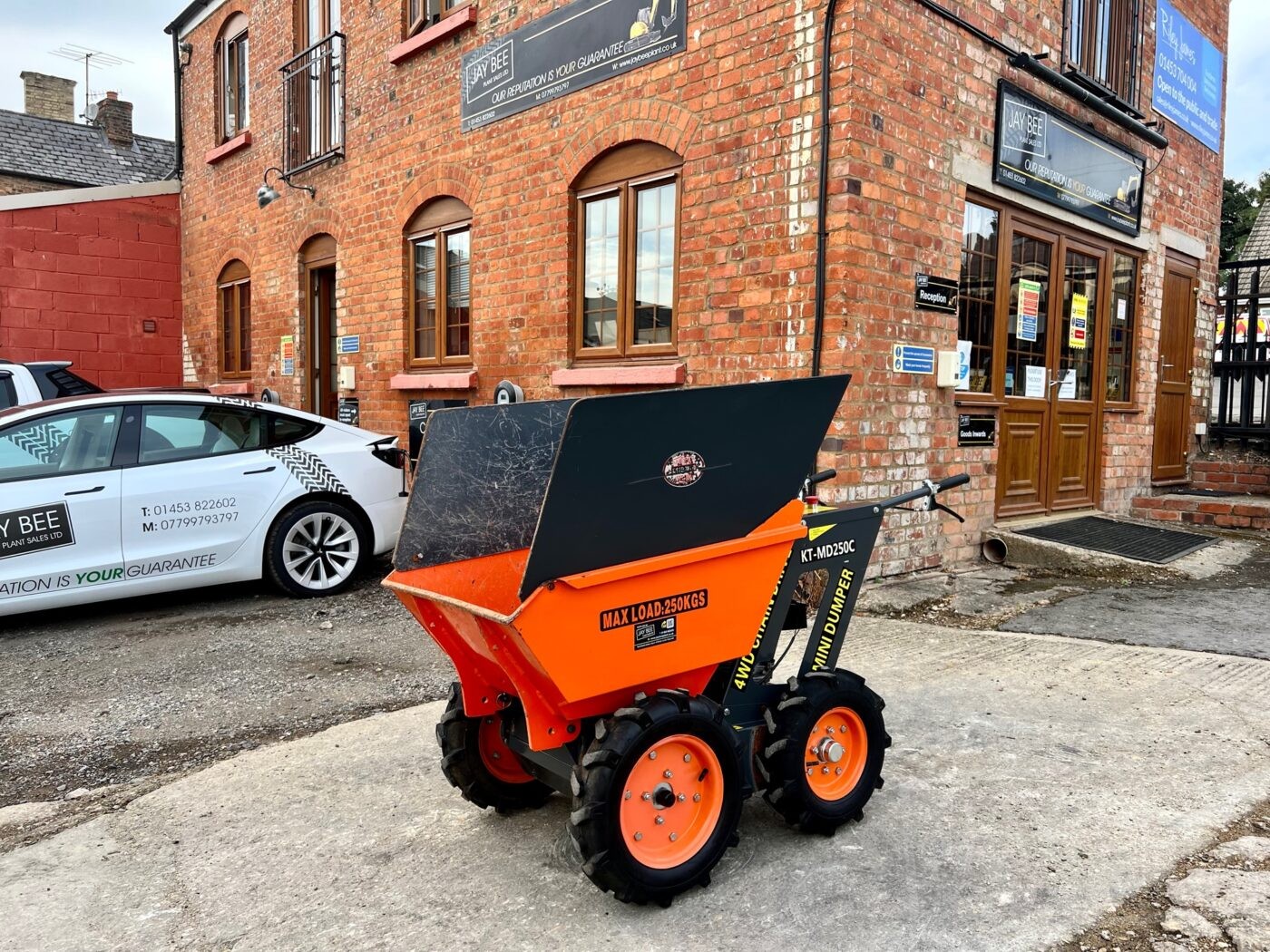 Skip Loaders 1 – 1.5 tonne Archives - Jay Bee Plant Sales